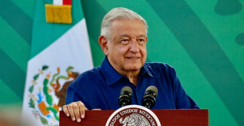 López Obrador considera que la Navidad en Acapulco será mejor porque ya vio “foquitos” en muchas ...